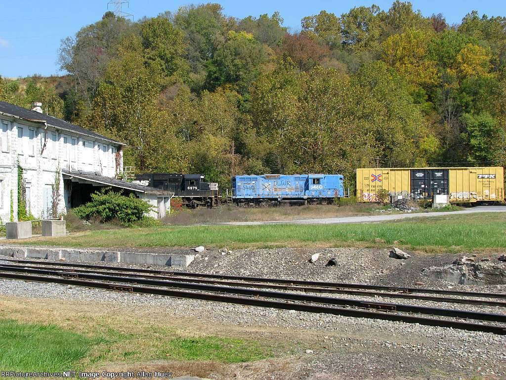 ex DL&W 959 (Conrail 5460) arrives back home after a journey up the Portland Secondary